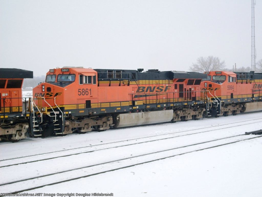 BNSF 5861